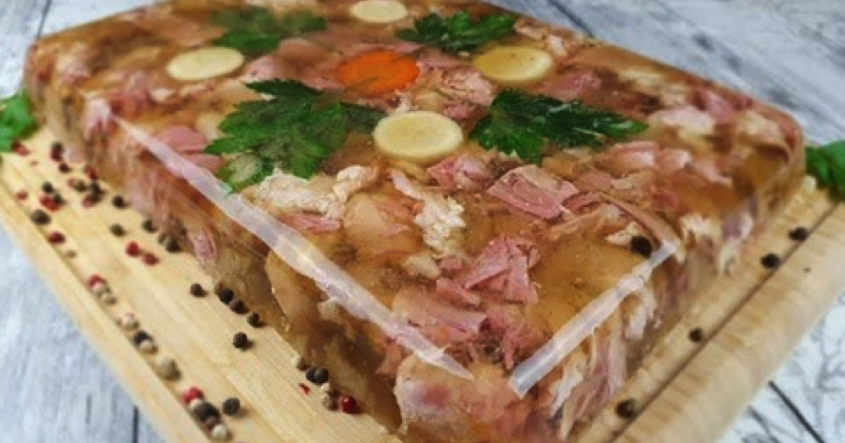 Mięsna galaretka- właśnie w ten sposób przygotowywała ją moja Babcia ...